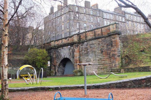 Massive ‘sink hole’ reveals long-lost railway line – digisigrail.co.uk